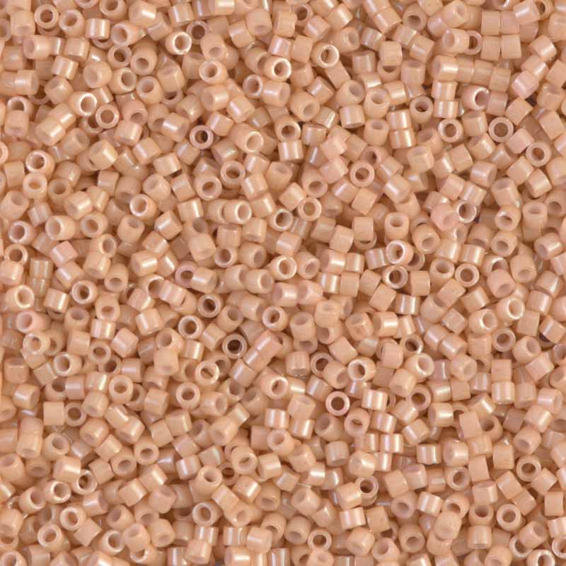 【サイズ】11/0外径：約1.6mm 穴の大きさ：約0.8mm 糸が通りやすいよう穴が大きめであり、ガラスの部分が薄く軽いビーズです。 ビーズ織り・ビーズステッチに適しています。 ※製造ロットにより、同じ品番でも多少の色違いが生じる場合があ...