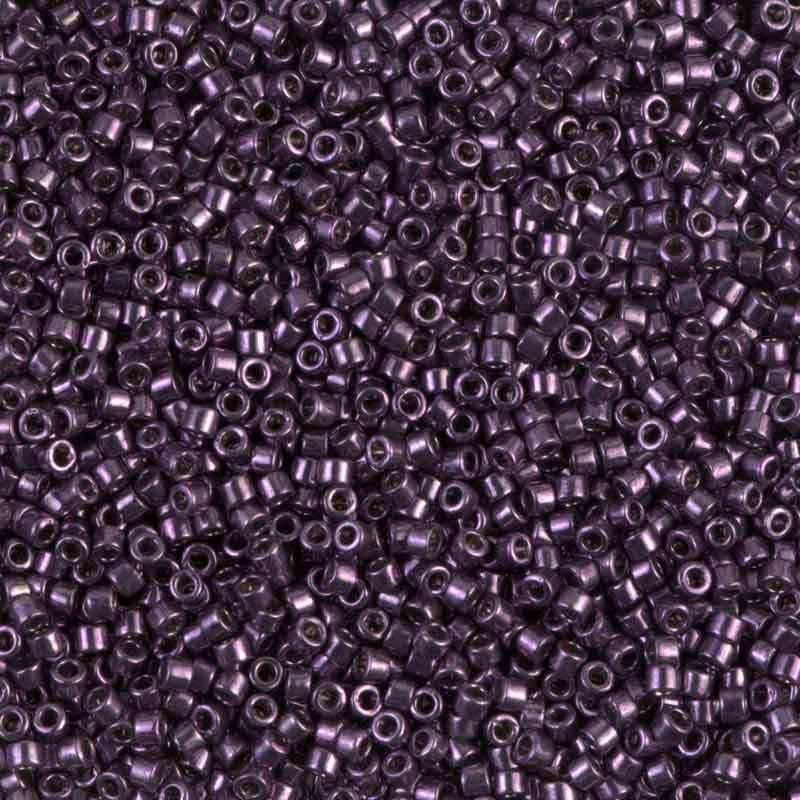 【サイズ】11/0外径：約1.6mm 穴の大きさ：約0.8mm 糸が通りやすいよう穴が大きめであり、ガラスの部分が薄く軽いビーズです。 ビーズ織り・ビーズステッチに適しています。 ※製造ロットにより、同じ品番でも多少の色違いが生じる場合があ...