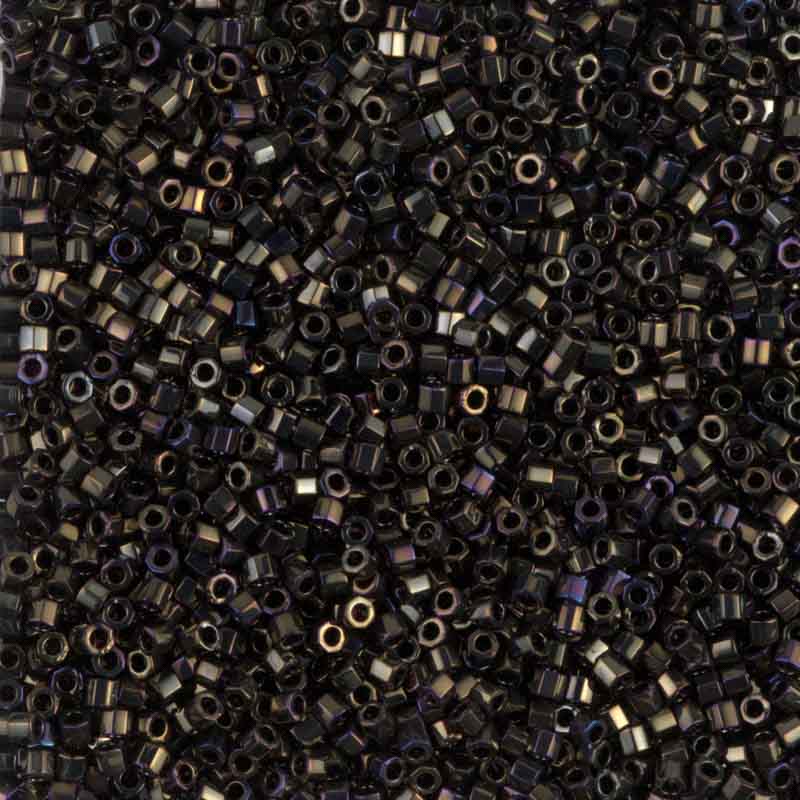 【サイズ】11/0外径：約1.6mm 穴の大きさ：約0.8mm 糸が通りやすいよう穴が大きめであり、ガラスの部分が薄く軽いビーズです。 ビーズ織り・ビーズステッチに適しています。 ※製造ロットにより、同じ品番でも多少の色違いが生じる場合があ...