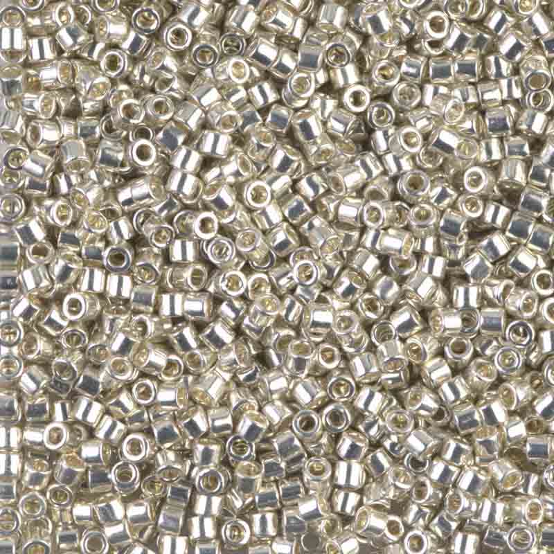 【サイズ】10/0外径：約2.2mm 穴の大きさ：約1mm 糸が通りやすいよう穴が大きめであり、ガラスの部分が薄く軽いビーズです。 ビーズ織り・ビーズステッチに適しています。 ※製造ロットにより、同じ品番でも多少の色違いが生じる場合がありま...