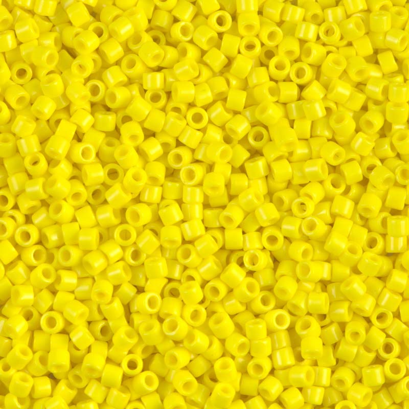 【サイズ】10/0外径：約2.2mm 穴の大きさ：約1mm 糸が通りやすいよう穴が大きめであり、ガラスの部分が薄く軽いビーズです。 ビーズ織り・ビーズステッチに適しています。 ※製造ロットにより、同じ品番でも多少の色違いが生じる場合がありま...