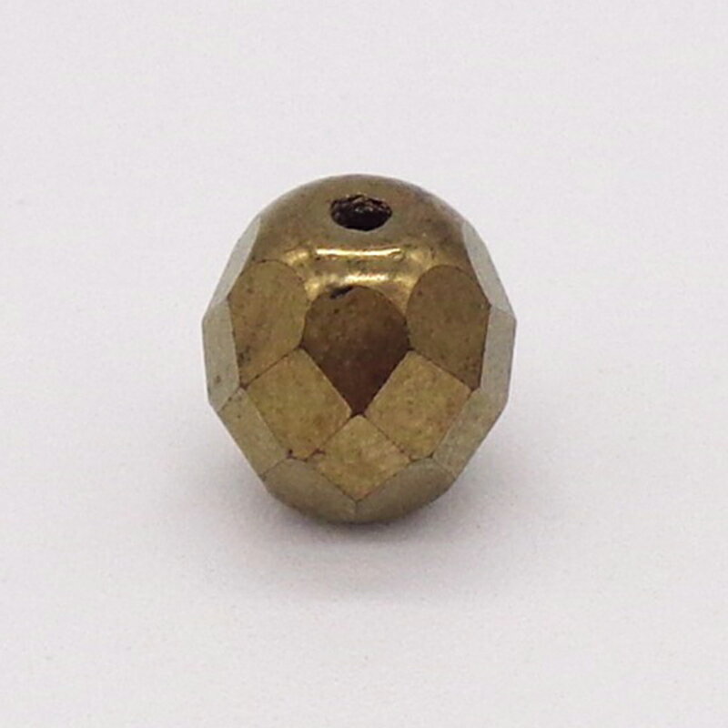 【ファイアポリッシュ(Fire polish)とは】 グラスビーズを高熱にあてて表面を少し溶かし艶出ししたビーズです。 カット部分に少し丸みがあるのが特長です。 ※ファイアポリッシュは入荷時期やサイズによって色味が変わることがあります。