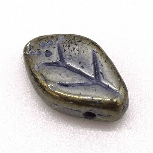 【ファイアポリッシュ(Fire polish)とは】 グラスビーズを高熱にあてて表面を少し溶かし艶出ししたビーズです。 カット部分に少し丸みがあるのが特長です。 ※ファイアポリッシュは入荷時期やサイズによって色味が変わることがあります。