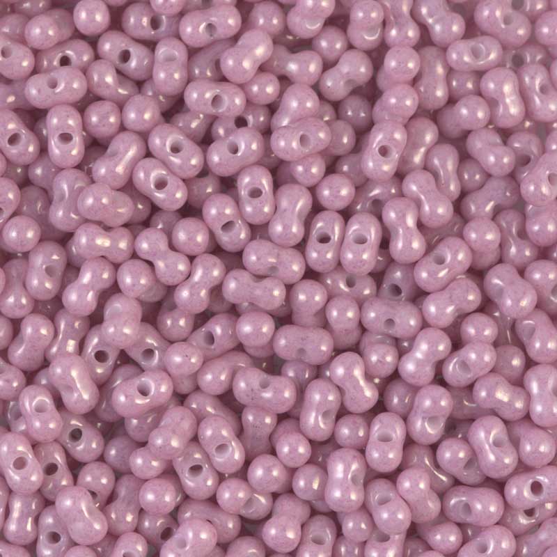 カラー番号：599 ピーナッツのような形状のビーズです。 編むとラズベリーのような粒感が楽しめます。 【色味について】 ※ロットによって色味が変わる場合がございます。 ※製造ロットにより、同じ品番でも多少の色違いが生じる場合があります。予め...