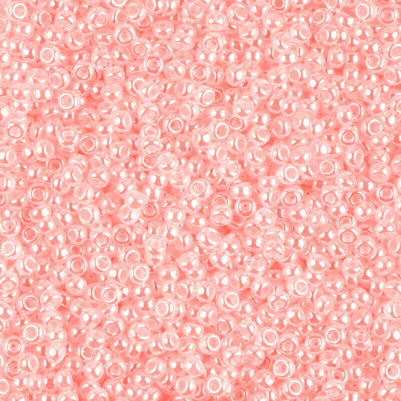 カラー番号：#513外径：約2mm 穴の大きさ：約0.8mm ビーズモチーフ作りに欠かせないメジャーなビーズです。 シンプルなので幅広い用途に使用できます。【色味について】※ロットによって色味が変わる場合がございます。※製造ロットにより、同...