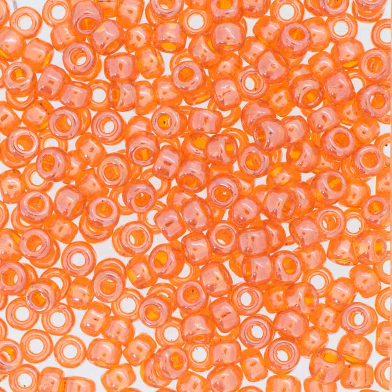 カラー番号：#165 外径：約3mm 穴の大きさ：約1.1mm ​ ビーズステッチやビーズモチーフ作り等、ビーズワークに欠かせない「シードビーズ」です。 シンプルなので幅広い用途に使用できます。【色味について】※ロットによって色...