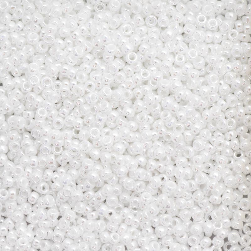 カラー番号：#420 外径：約1.5mm 穴の大きさ：約0.7mm ​ ビーズステッチやビーズモチーフ作り等、ビーズワークに欠かせない「シードビーズ」です。 シンプルなので幅広い用途に使用できます。【色味について】※ロットによっ...