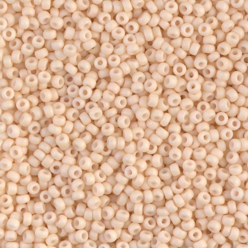 カラー番号：#2022外径：約2mm 穴の大きさ：約0.8mm ​ ビーズステッチやビーズモチーフ作り等、ビーズワークに欠かせない「シードビーズ」です。 シンプルなので幅広い用途に使用できます。【色味について】※ロットによって色...