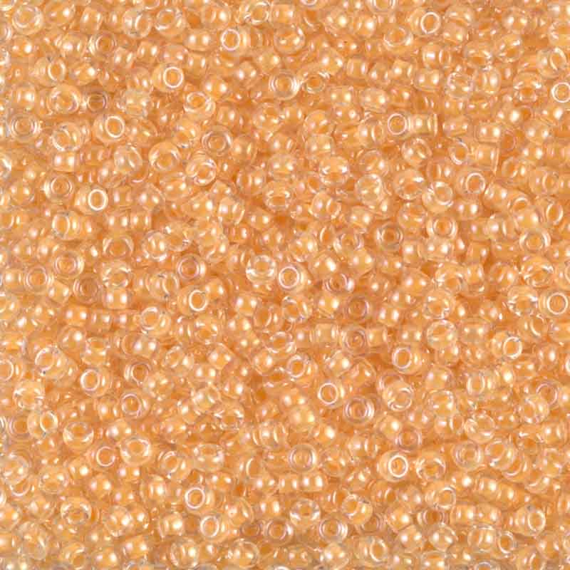 カラー番号：#202 外径：約2mm 穴の大きさ：約0.8mm ビーズステッチやビーズモチーフ作り等、ビーズワークに欠かせない「シードビーズ」です。 シンプルなので幅広い用途に使用できます。【色味について】※ロットによって色味が変わる場合が...