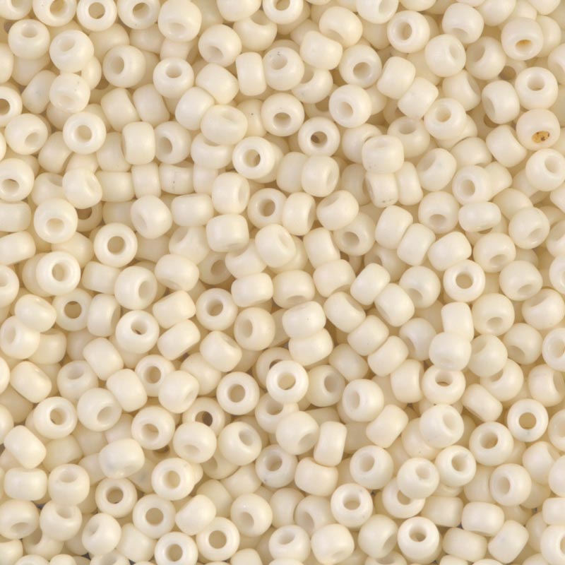 カラー番号：#2021 外径：約3mm 穴の大きさ：約0.8mm ビーズステッチやビーズモチーフ作り等、ビーズワークに欠かせない「シードビーズ」です。 シンプルなので幅広い用途に使用できます。【色味について】※ロットによって色味が変わる場合...