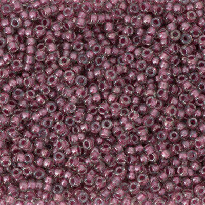 カラー番号：#2262 外径：約2mm 穴の大きさ：約0.8mm ビーズステッチやビーズモチーフ作り等、ビーズワークに欠かせない「シードビーズ」です。 シンプルなので幅広い用途に使用できます。【色味について】※ロットによって色味が変わる場合...