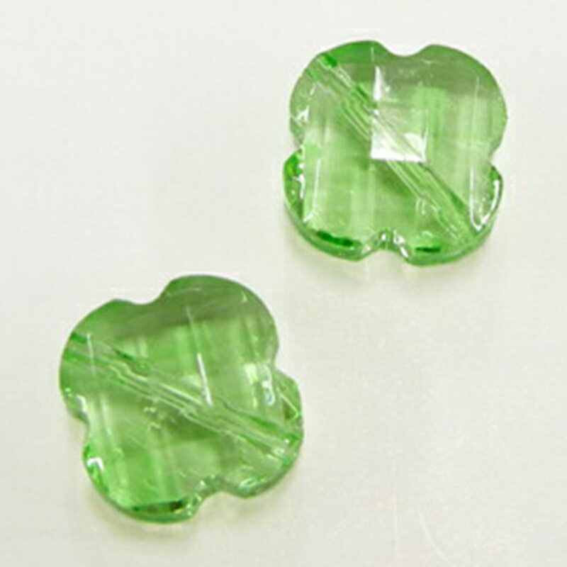 サイズ：10x10x6mm ガラス製のオシャレなパーツです。 ブレスレット、ネックレス等のアクセサリーにおすすめです。 通し穴が開いています。 ※ガラス製の為、商品によっては穴のバリがあったり、穴の位置が中心からずれている場合がございます。