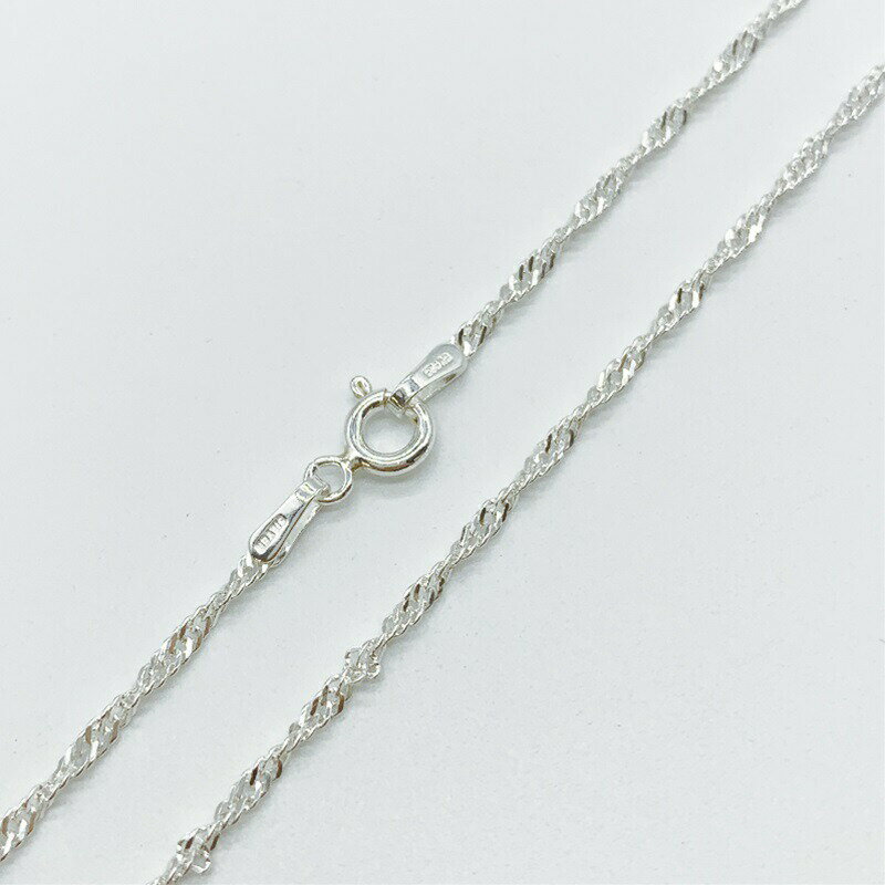 ネックレス(カットスクリュー) 表面がカットされたスクリューチェーンを使用した、細めのシルバーネックレスです。 サイズ：線径0.3mm スターリングシルバー(SV925)のパーツです。 アメリカやイタリア等の海外から、高品質なシルバー製品を...