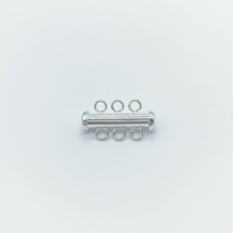 連バー(3連用) サイズ：4.3x22mm、カンの内径2.5mm スターリングシルバー(SV925)のパーツです。 アメリカやイタリア等の海外から、高品質なシルバー製品を取り寄せています。 【ご注意ください】・素材の性質上、使用状況や保管状...