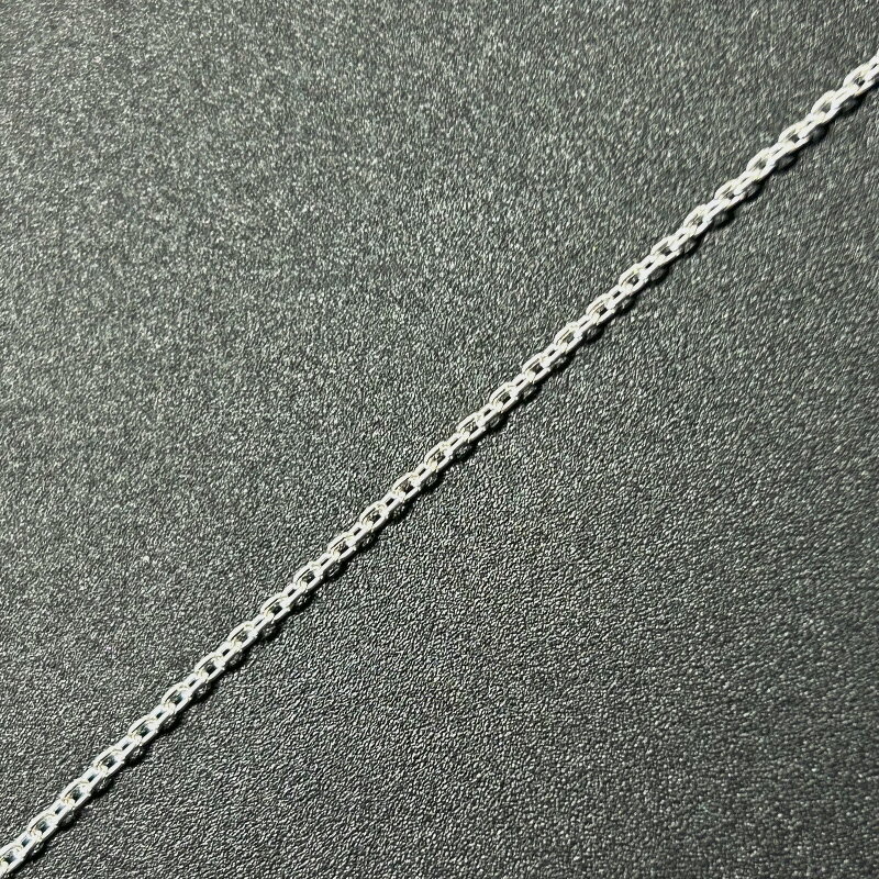 チェーンの種類：小判（あずき）チェーン 線径：約0.35mm 太さ：約1mmbr> スターリングシルバー(SV925)のチェーンです。 アメリカやイタリア等の海外から、高品質なシルバー製品を取り寄せています。 【ご注意ください】・素材の性質...