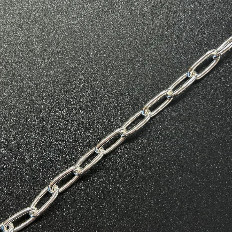 チェーンの種類：長小判チェーン 線径：約1.5mm 太さ：約5.5mm> スターリングシルバー(SV925)のチェーンです。 アメリカやイタリア等の海外から、高品質なシルバー製品を取り寄せています。 【ご注意ください】・素材の性質上、使用状...