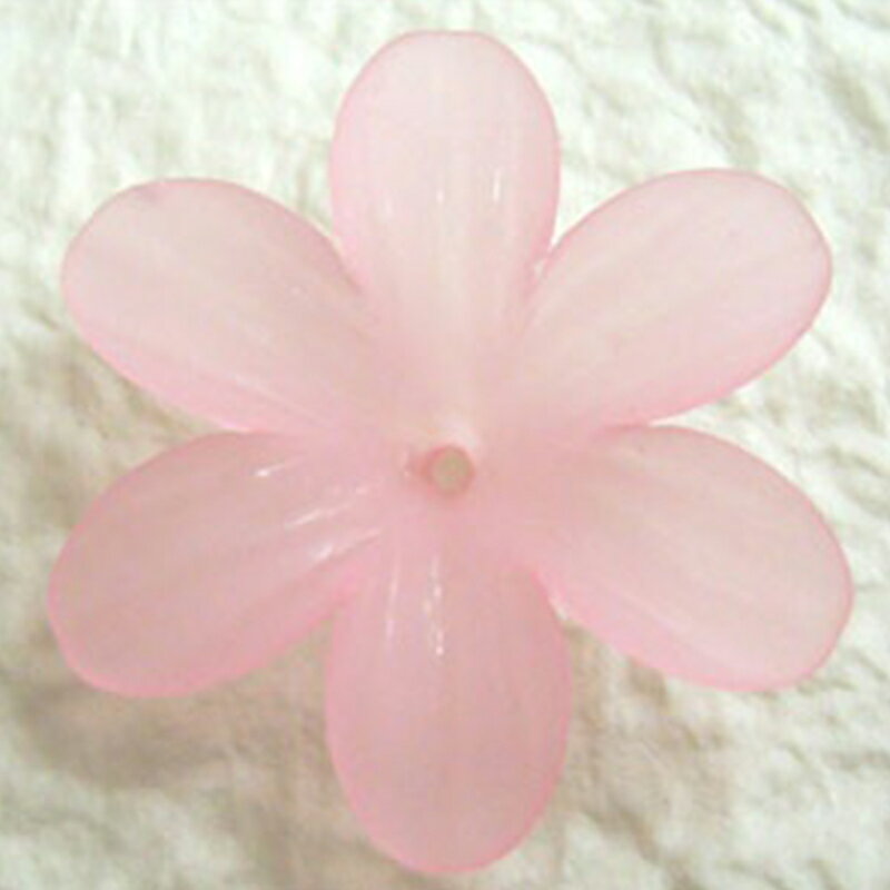 穴径は約1.5mmです。 アクリル製品はお客様のご希望の色に染めることが可能です。 色サンプルをご用意頂き、お気軽にご相談下さい（最少ロットは商品により異なりますのでお問い合わせください） アクリル製品は管を通して型にアクリルを流して作成し...