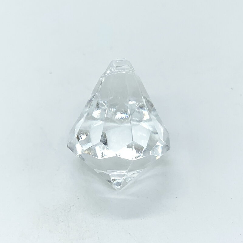 穴径は約1mmです。 アクリル製品はお客様のご希望の色に染めることが可能です。 色サンプルをご用意頂き、お気軽にご相談下さい（最少ロットは商品により異なりますのでお問い合わせください）