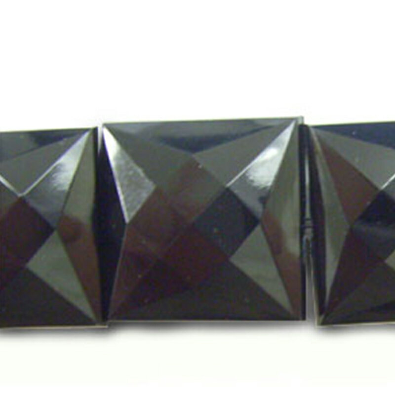 アクリル製品は管を通して型にアクリルを流して作成しますが、その管を切り離した際に傷のようなものが残る場合がございます。予めご了承頂いた上でご注文下さい。 気になる方はご注文前にお問い合わせ下さい。 アクリル製品はお客様のご希望の色に染めるこ...