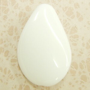 アクリル製品は管を通して型にアクリルを流して作成しますが、その管を切り離した際に傷のようなものが残る場合がございます。予めご了承頂いた上でご注文下さい。 気になる方はご注文前にお問い合わせ下さい。 アクリル製品はお客様のご希望の色に染めるこ...