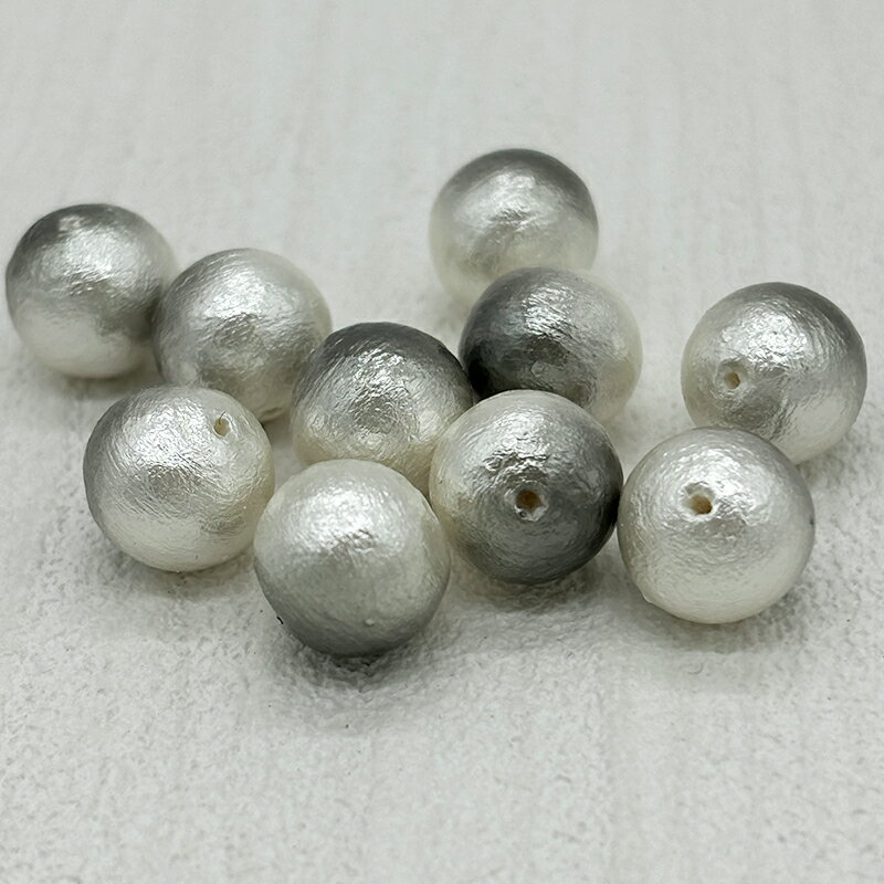 軽くて使いやすいコットンパール。 コットンを圧縮し、表面にパール塗装を施した安心の国産パーツです。 暖かみのある表面加工と軽さが魅力です。 商品名 コットンパール カラー グレーホワイト サイズ 6mm 8mm 10mm 12mm 14mm...