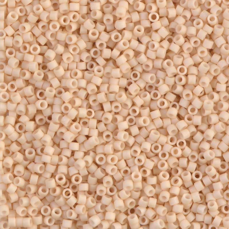 【サイズ】11/0外径：約1.6mm 穴の大きさ：約0.8mm 糸が通りやすいよう穴が大きめであり、ガラスの部分が薄く軽いビーズです。 ※製造ロットにより、同じ品番でも多少の色違いが生じる場合があります。予めご了承ください。 ビーズ織り・ビ...