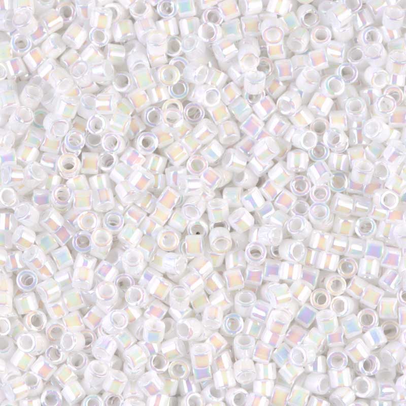 【サイズ】10/0外径：約2.2mm 穴の大きさ：約1mm 糸が通りやすいよう穴が大きめであり、ガラスの部分が薄く軽いビーズです。 ※製造ロットにより、同じ品番でも多少の色違いが生じる場合があります。予めご了承ください。 ビーズ織り・ビーズ...