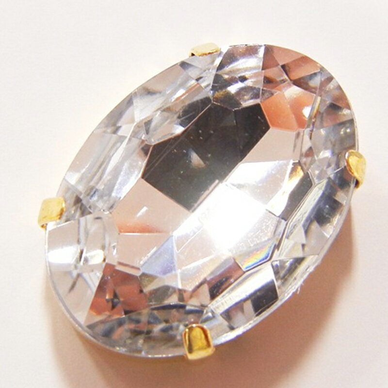 人気のアクリルパーツが高級感あるゴールドメッキで新登場！ 台座は通し穴付きなので縫い付け用としてもご使用いただけます。 もちろんデコレーションにも最適です★ アクリル製品は管を通して型にアクリルを流して作成しますが、その管を切り離した際に傷...