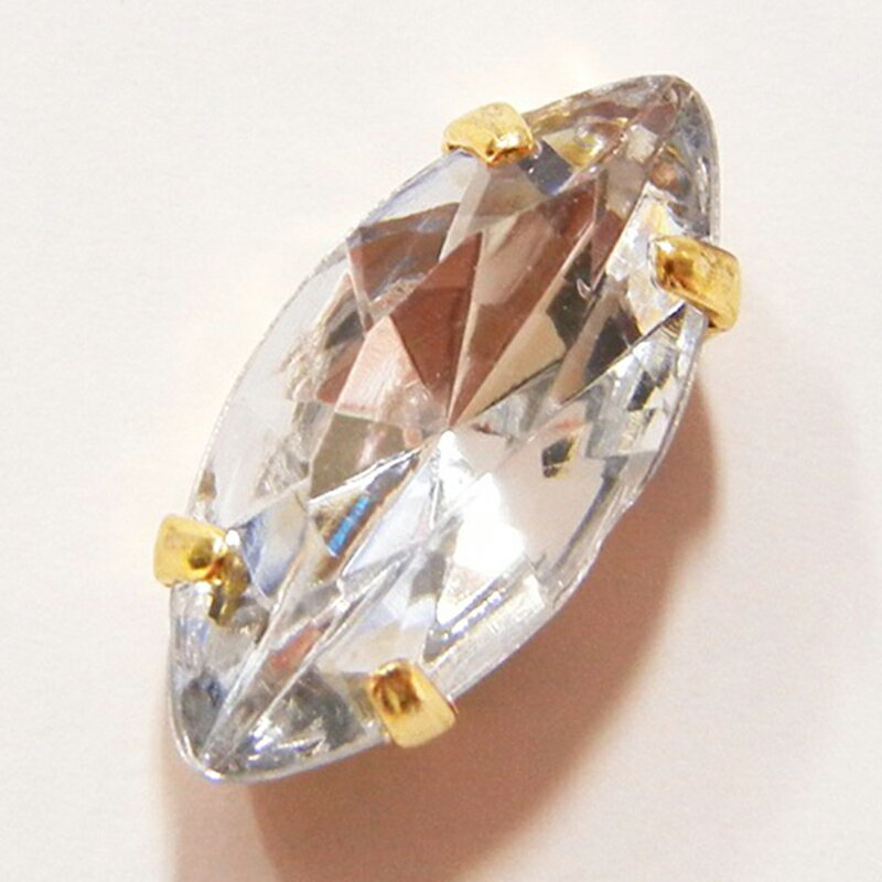 人気のアクリルパーツが高級感あるゴールドメッキで新登場！ 台座は通し穴付きなので縫い付け用としてもご使用いただけます。 もちろんデコレーションにも最適です★ アクリル製品は管を通して型にアクリルを流して作成しますが、その管を切り離した際に傷...