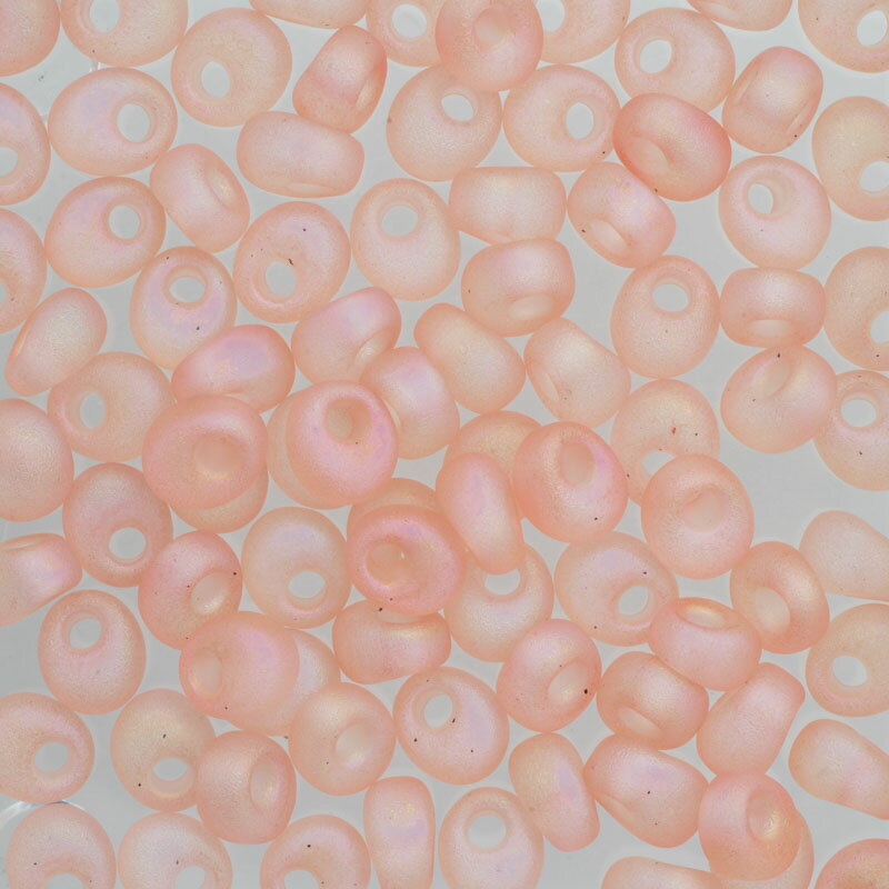 カラー番号：MA2133F ドロップビーズより少しガラス部分が大きく、形状も少し異なります。 (ドロップビーズより凹凸がなだらかです) ビーズフラワーやマスコットにおすすめです。 【色味について】 ※製造ロットにより、同じ品番でも多少の色違...