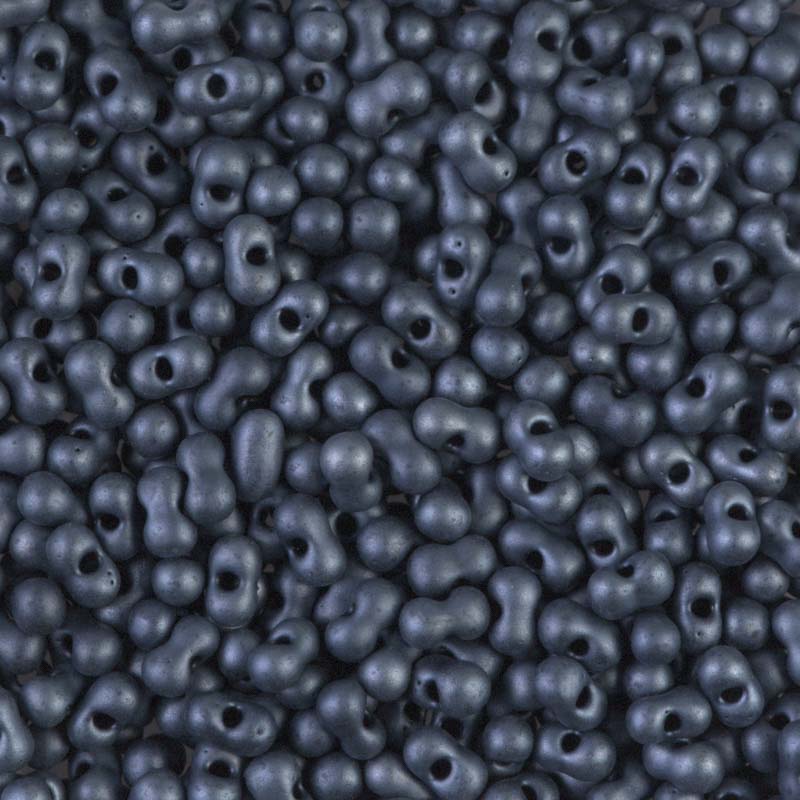 カラー番号：2001 ピーナッツのような形状のビーズです。 編むとラズベリーのような粒感が楽しめます。 【色味について】 ※製造ロットにより、同じ品番でも多少の色違いが生じる場合があります。予めご了承ください。 ※お使いのブラウザや画面設定...