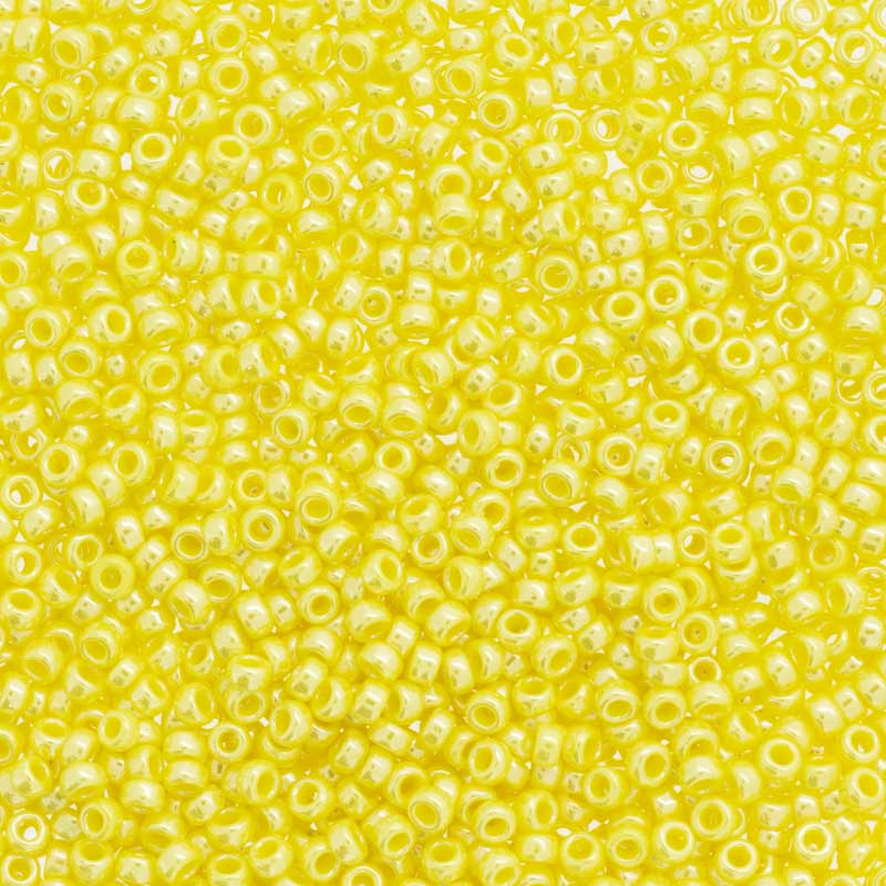 カラー番号：#422外径：約1.5mm 穴の大きさ：約0.7mm ビーズモチーフ作りに欠かせないメジャーなビーズです。 シンプルなので幅広い用途に使用できます。【色味について】※製造ロットにより、同じ品番でも多少の色違いが生じる場合がありま...