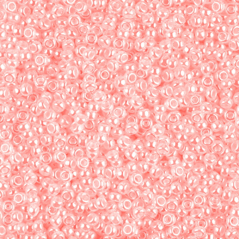 カラー番号：#513外径：約2mm 穴の大きさ：約0.8mm ビーズモチーフ作りに欠かせないメジャーなビーズです。 シンプルなので幅広い用途に使用できます。【色味について】※製造ロットにより、同じ品番でも多少の色違いが生じる場合があります。...