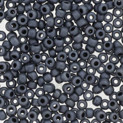 カラー番号：#2001 外径：約3mm 穴の大きさ：約1.1mm ​ ビーズステッチやビーズモチーフ作り等、ビーズワークに欠かせない「シードビーズ」です。 シンプルなので幅広い用途に使用できます。【色味について】※製造ロットによ...