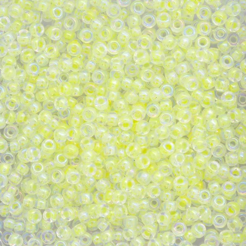 カラー番号：#267 外径：約2mm 穴の大きさ：約0.8mm ビーズステッチやビーズモチーフ作り等、ビーズワークに欠かせない「シードビーズ」です。 シンプルなので幅広い用途に使用できます。【色味について】※製造ロットにより、同じ品番でも多...