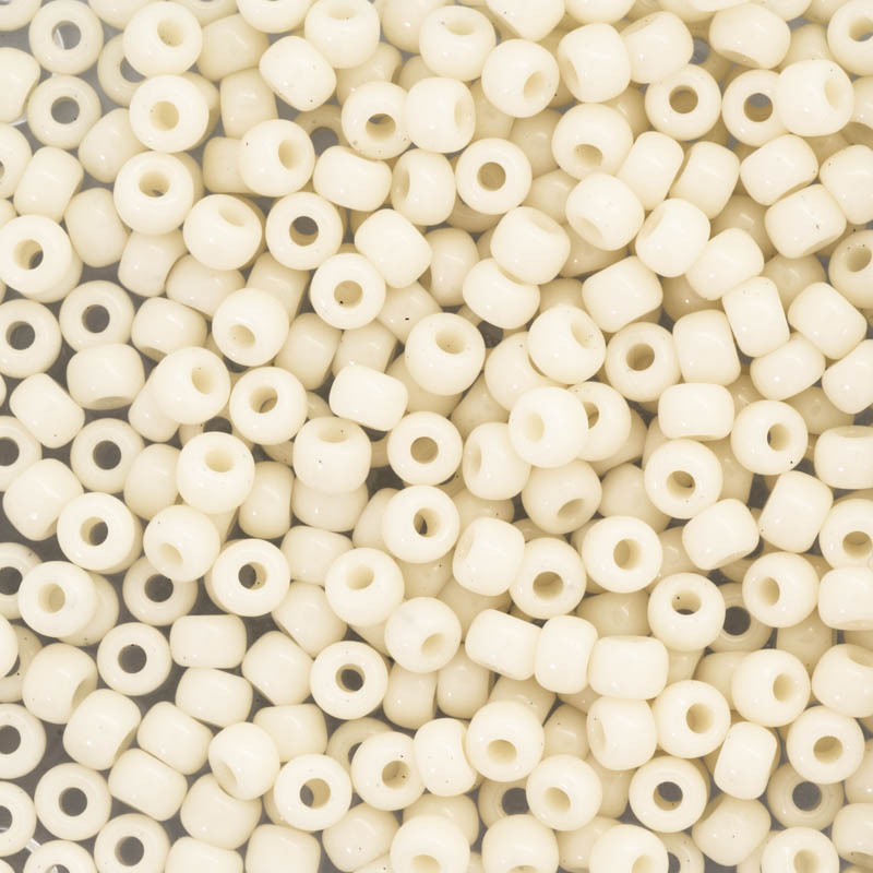 カラー番号：#491 外径：約3mm 穴の大きさ：約1.1mm ​ ビーズステッチやビーズモチーフ作り等、ビーズワークに欠かせない「シードビーズ」です。 シンプルなので幅広い用途に使用できます。【色味について】※製造ロットにより...