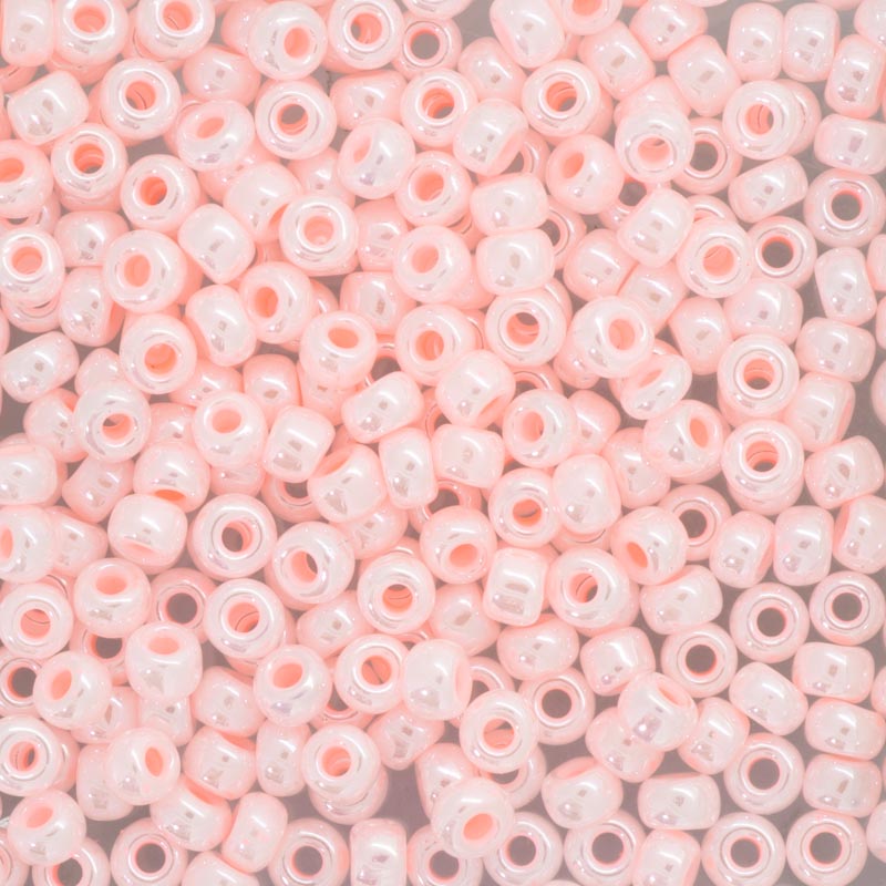 カラー番号：#427 外径：約3mm 穴の大きさ：約0.8mm ビーズステッチやビーズモチーフ作り等、ビーズワークに欠かせない「シードビーズ」です。 シンプルなので幅広い用途に使用できます。【色味について】※製造ロットにより、同じ品番でも多...