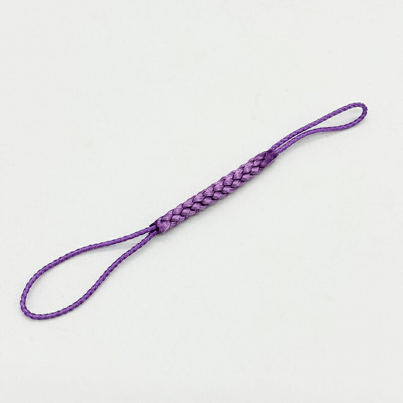 お好みのパーツを根付にできる根付け紐 お気に入りのパーツに取り付けて、ストラップとしてお使いください。 帯飾りとしても使用できます。 【品番】 25C-M 長さ：約92mm 重さ：0.1g(1本あたり) 金具がないタイプの根付です。 短い輪...