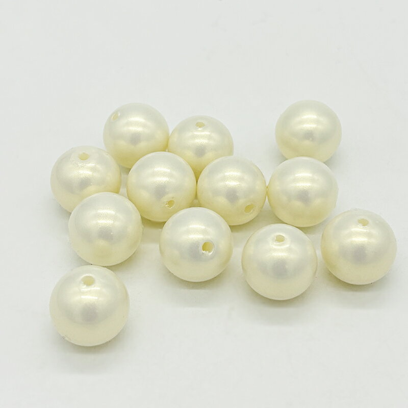 お得な大袋パック！ 樹脂製のパールに特殊なコーティングを施しました。 コットンパールのリッチホワイト・リッチクリームのような色です。 商品名 ムーンパール カラー ホワイト サイズ 6mm 8mm 10mm 12mm 14mm 16mm 入...