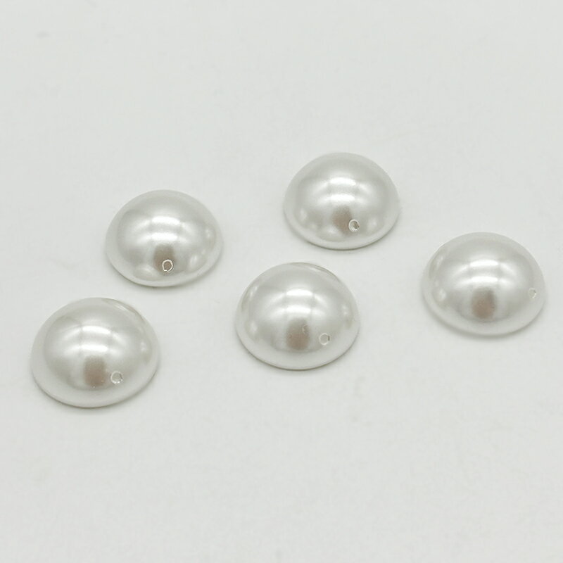 プラスチック製です。裏は平らです。 両端2ヶ所に穴が開いています。 商品名 縫い付けパール カラー ホワイト サイズ 8mm 10mm 12mm 14mm 16mm 18mm 20mm 22mm 24mm 25mm 30mm 入数 8mm(...