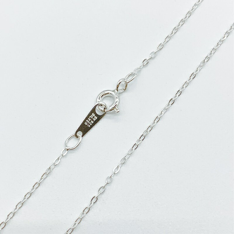 ネックレス(潰し小判) 表面が平坦な小判(小豆)チェーンを使用した、細めのシルバーネックレスです。 サイズ：線径0.25mm スターリングシルバー(SV925)のパーツです。 アメリカやイタリア等の海外から、高品質なシルバー製品を取り寄せて...