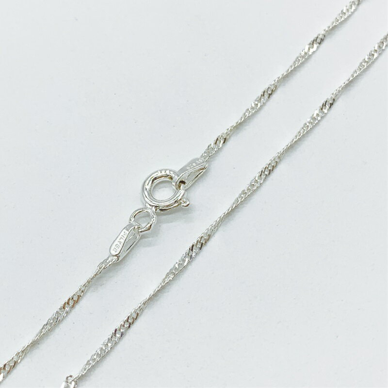 ネックレス(カットスクリュー) 表面がカットされたスクリューチェーンを使用した、極細のシルバーネックレスです。 サイズ：線径0.2mm スターリングシルバー(SV925)のパーツです。 アメリカやイタリア等の海外から、高品質なシルバー製品を...