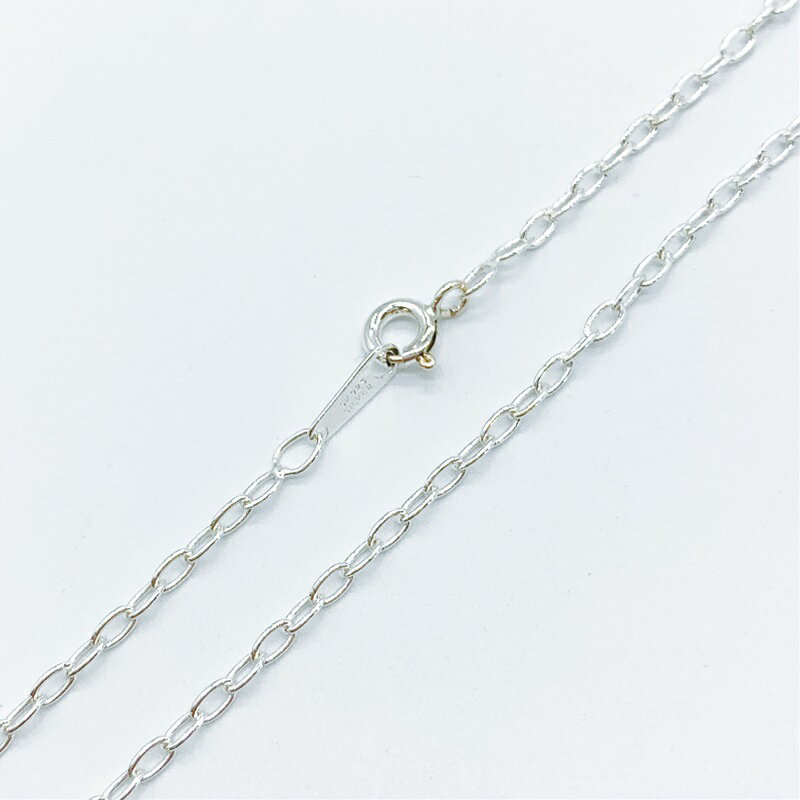 ネックレス(荒目小判) コマが細長い小判(小豆)チェーンを使用した、シルバーネックレスです。 サイズ：線径0.5mm　 スターリングシルバー(SV925)のパーツです。 アメリカやイタリア等の海外から、高品質なシルバー製品を取り寄せています...