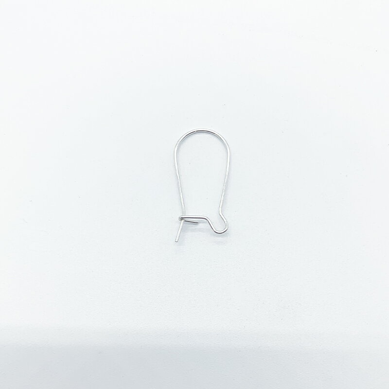 ピアス(フック) ワイヤーの端を引っ掛けて留めるピアスです。 サイズ：23.5mm スターリングシルバー(SV925)のパーツです。 アメリカやイタリア等の海外から、高品質なシルバー製品を取り寄せています。 【ご注意ください】・素材の性質上...