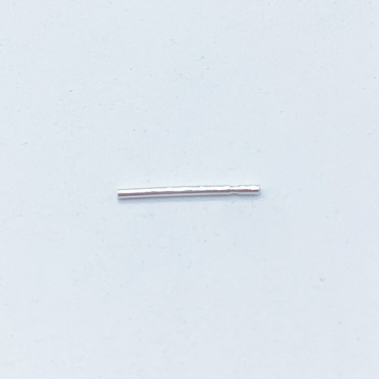 ピアス(ポストピアス) 平皿やカン等が付いていない、ポストのみの商品です。 サイズ：0.74x11.1mm スターリングシルバー(SV925)のパーツです。 アメリカやイタリア等の海外から、高品質なシルバー製品を取り寄せています。 【ご注意...