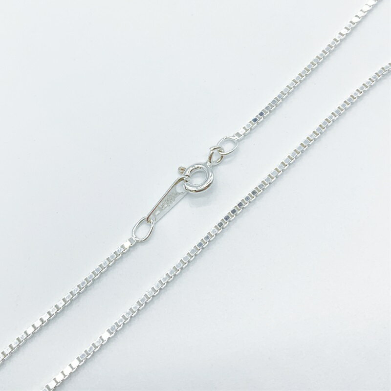 ネックレス(ベネチアン) ボックス型のコマであるヴェネチアンチェーンを使用した、シルバーネックレスです。 サイズ：線径1.2mm スターリングシルバー(SV925)のパーツです。 アメリカやイタリア等の海外から、高品質なシルバー製品を取り寄...