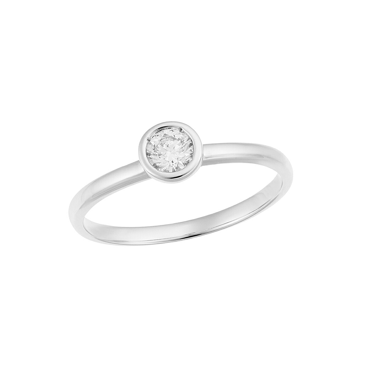 チョコ留めを施したダイヤモンドリング。上質なプラチナがダイヤモンドの輝きをより一層引き立ててくれます。シンプルなデザインなのでシーンを問わず着けられます。【鑑定書】カラット：0.18upカラー：Eクラリティ：SIカット：Good地金素材：P...