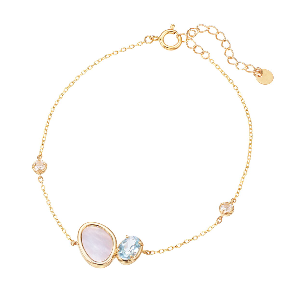 柔らかい表情を持つベベルカットのシェルと、清涼感溢れるスカイブルートパーズに煌めくホワイトトパーズを組み合わせたブレスレット。入道雲が沸き立つ夏の青い空を3つの宝石で表現しました。シェル特有の美しいつやめきが、素肌を美しく魅せてくれます。お...