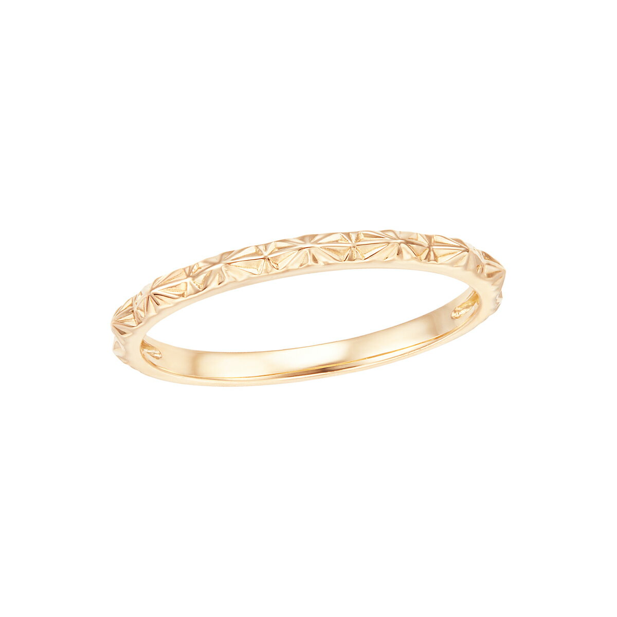 星をイメージしたパターンを彫ったリング。コーディネートのアクセントにおすすめのデザインです。お揃いのピアスもあります。地金素材：K10YG幅：約1.5mmお揃いのアイテムはこちらピアス※サイズガイドはこちら※有料ケースはこちら