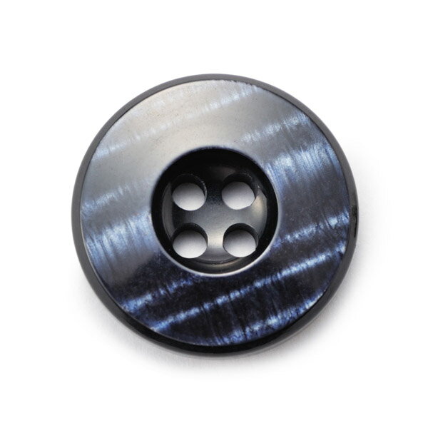 素材 ポリエステル サイズ 20mm 特徴 高級テーラーで扱われているボタンですので、あまり市販されおらず、ボタンのみ購入はなかなか不可能だと思います。スーツやジャケット引き立てるボタンです。 ポリエステルボタンでは、安価なものは安っぽく見...